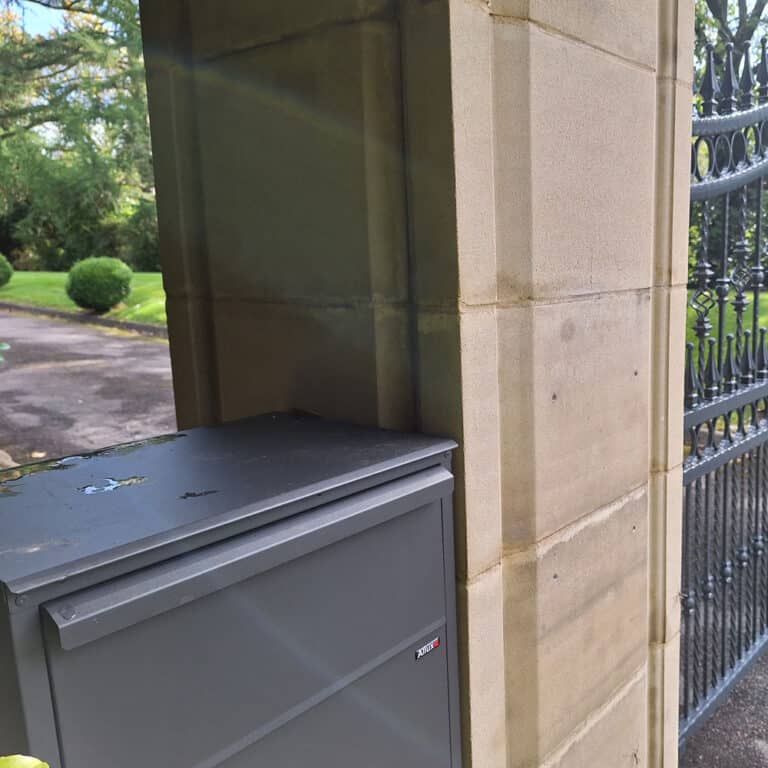 Rear Retrieval Outside Parcel Drop Box - Allux 800