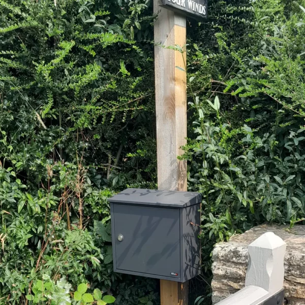 Secured Outdoor Wall Mounted Letter Box - Allux 400