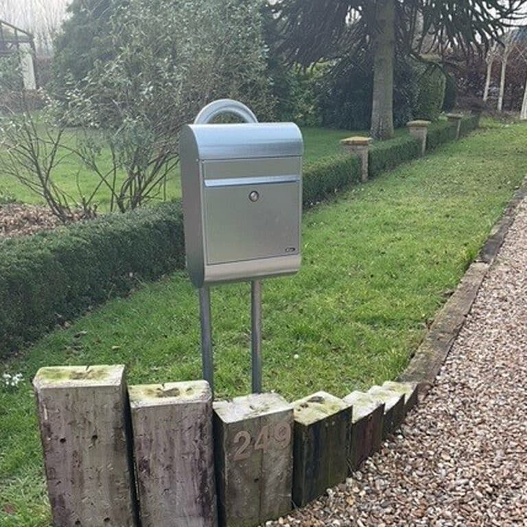 Secured Outdoor Free Standing Post Box - Allux 6000