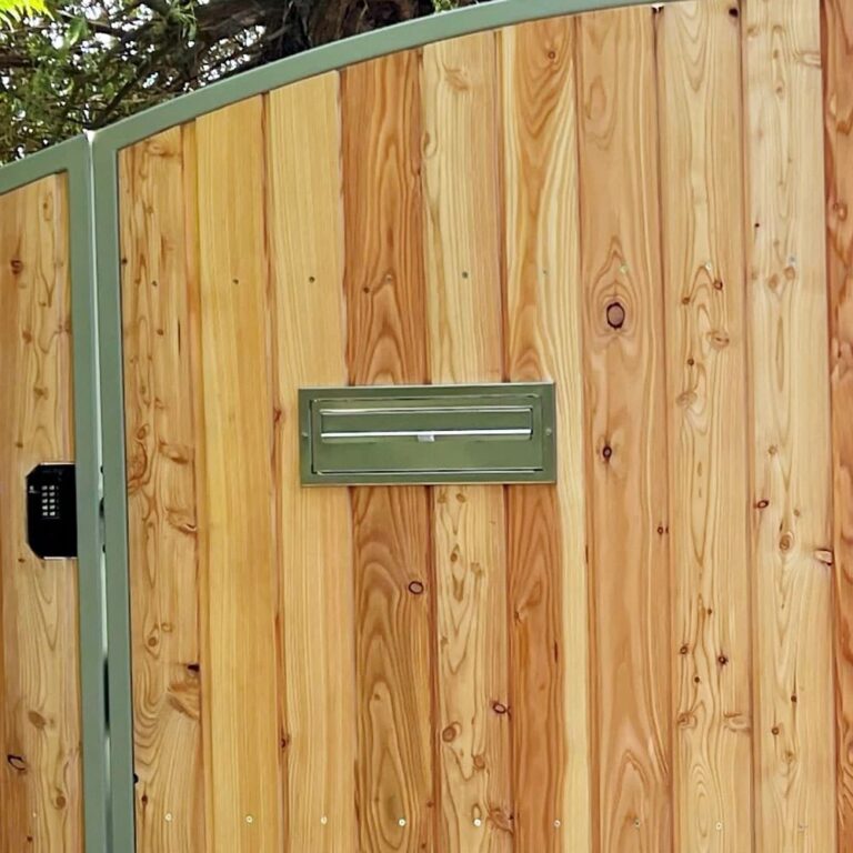 Gatehouse W3-4 Post Box For Gates & Fences Rear Access with Stainless ...